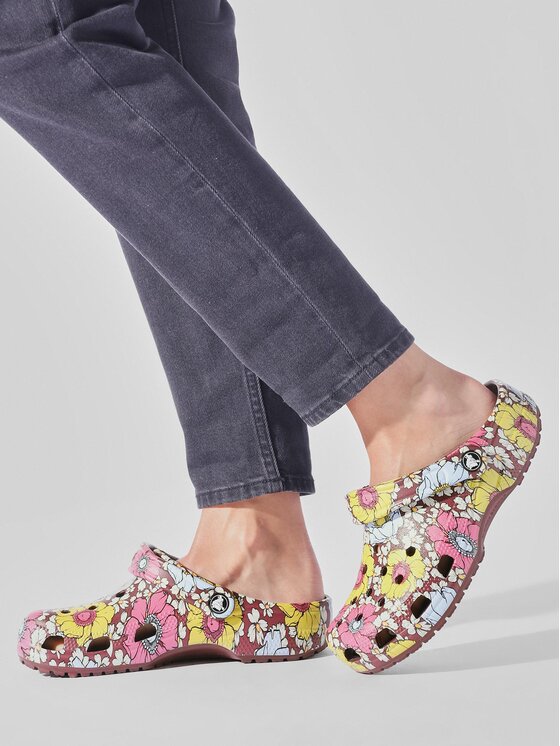 Crocs Šlepetės Crocs Classic Retro Floral Clog 208954 Vyšninė | Modivo.lt