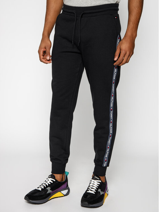 Tommy Hilfiger Jogginghose Trucker Um0um00706 Schwarz Regular Fit