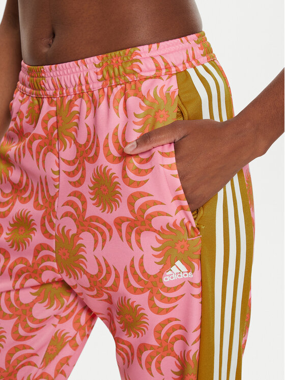 adidas Spodnie dresowe FARM Rio IQ4493 Różowy Regular Fit | Modivo.pl