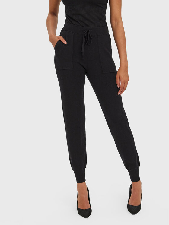 Vero Moda Spodnie dzianinowe Nancy 10270495 Czarny Regular Fit | Modivo.pl