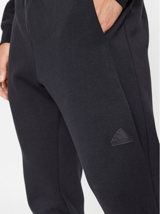 adidas Spodnie dresowe IN5102 Czarny Regular Fit | Modivo.pl