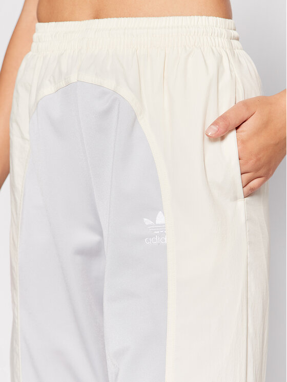 adidas Donji dio trenerke adicolor Split Trefoil HC7046 Bež Relaxed Fit ...