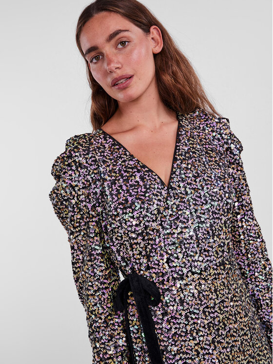 YAS Koktejlové šaty Multiseq 26028196 Černá Regular Fit | Modivo.cz