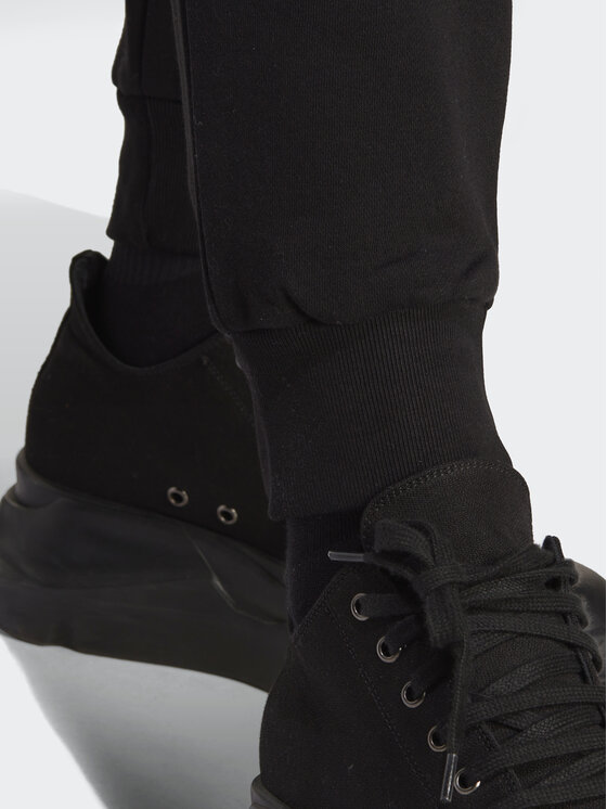 adidas Spodnie dresowe IA6457 Czarny Regular Fit | Modivo.pl