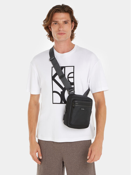 Calvin Klein Borsellino Ck Essential K50K511639 Nero | Modivo.it