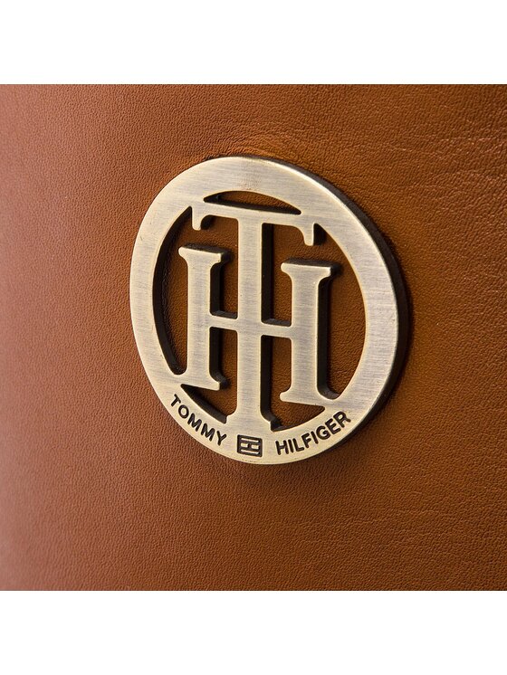 Tommy hilfiger logo th store