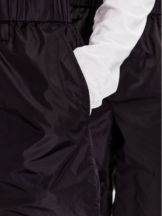 Rains Short en tissu 18920 Noir Regular Fit | Modivo.fr