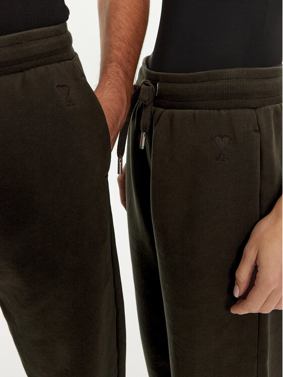 AMI Paris Spodnie dresowe UTR240.JE0091 Brązowy Regular Fit | Modivo.pl