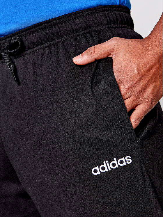 adidas Spodnie dresowe Essential FM4346 Czarny Regular Fit | Modivo.pl