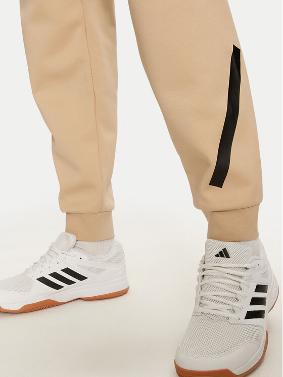 adidas Spodnie dresowe Z.N.E. JE7539 Beżowy Regular Fit | Modivo.pl