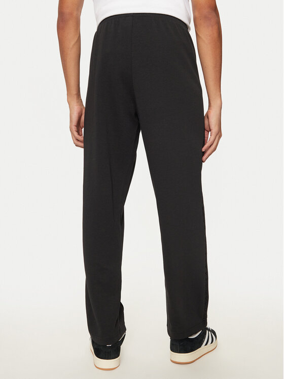 adidas Spodnie dresowe Monogram IZ2539 Czarny Regular Fit | Modivo.pl