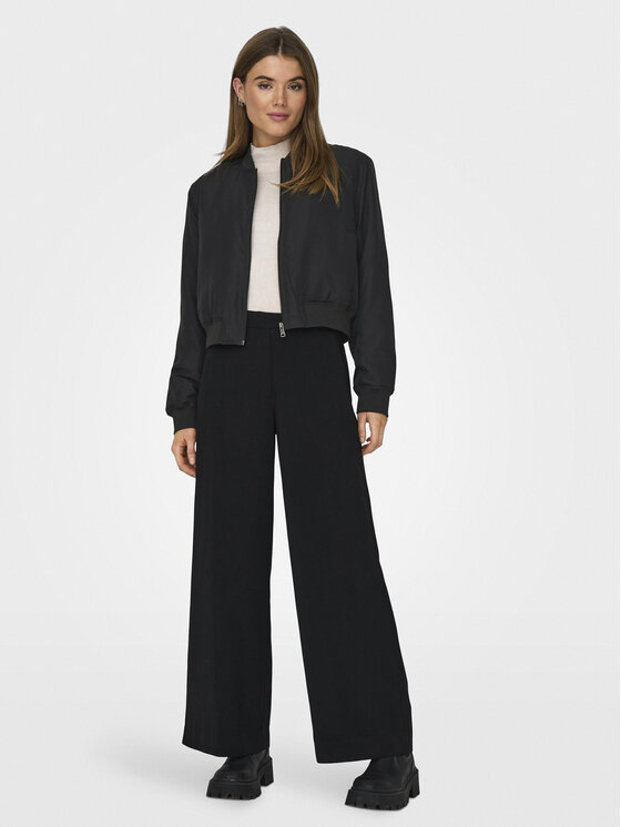 ONLY Bunda bomber Alma 15315820 Černá Regular Fit | Modivo.cz