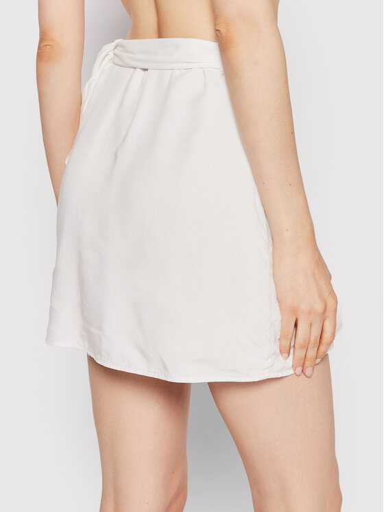 Malai Мини пола Nyomi C76002 Бял Regular Fit | Modivo.bg