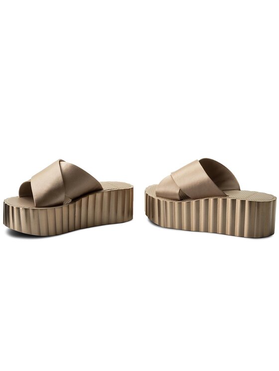 Tory Burch Šľapky Scallop Wedge Flip Flop 39754 Zlatá | Modivo.sk