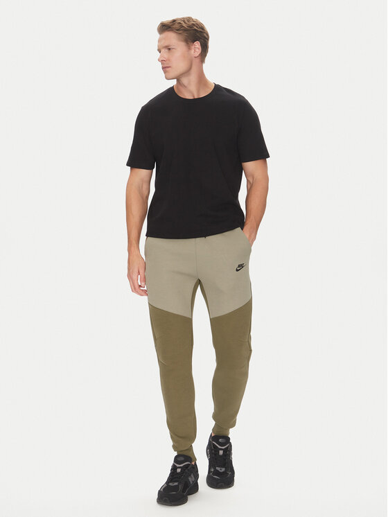 Nike Spodnie dresowe Tech HV0959 Khaki Regular Fit | Modivo.pl