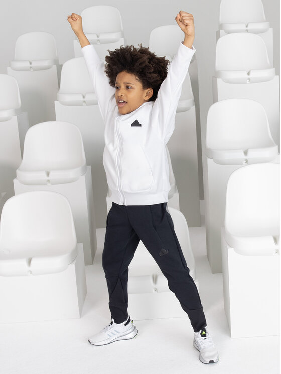 adidas Spodnie dresowe IB3990 Czarny Regular Fit | Modivo.pl